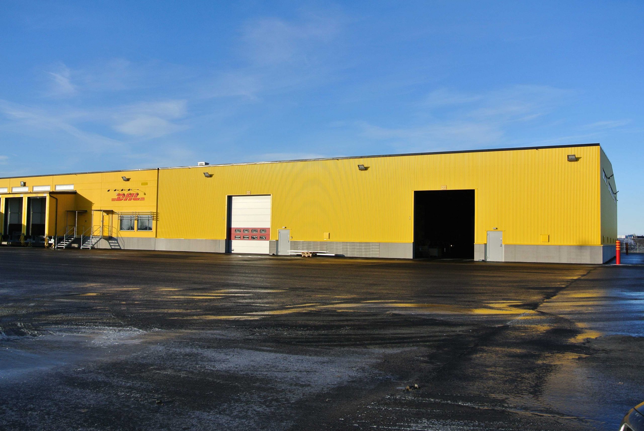 Green hall on a green field - DHL Freight Connections