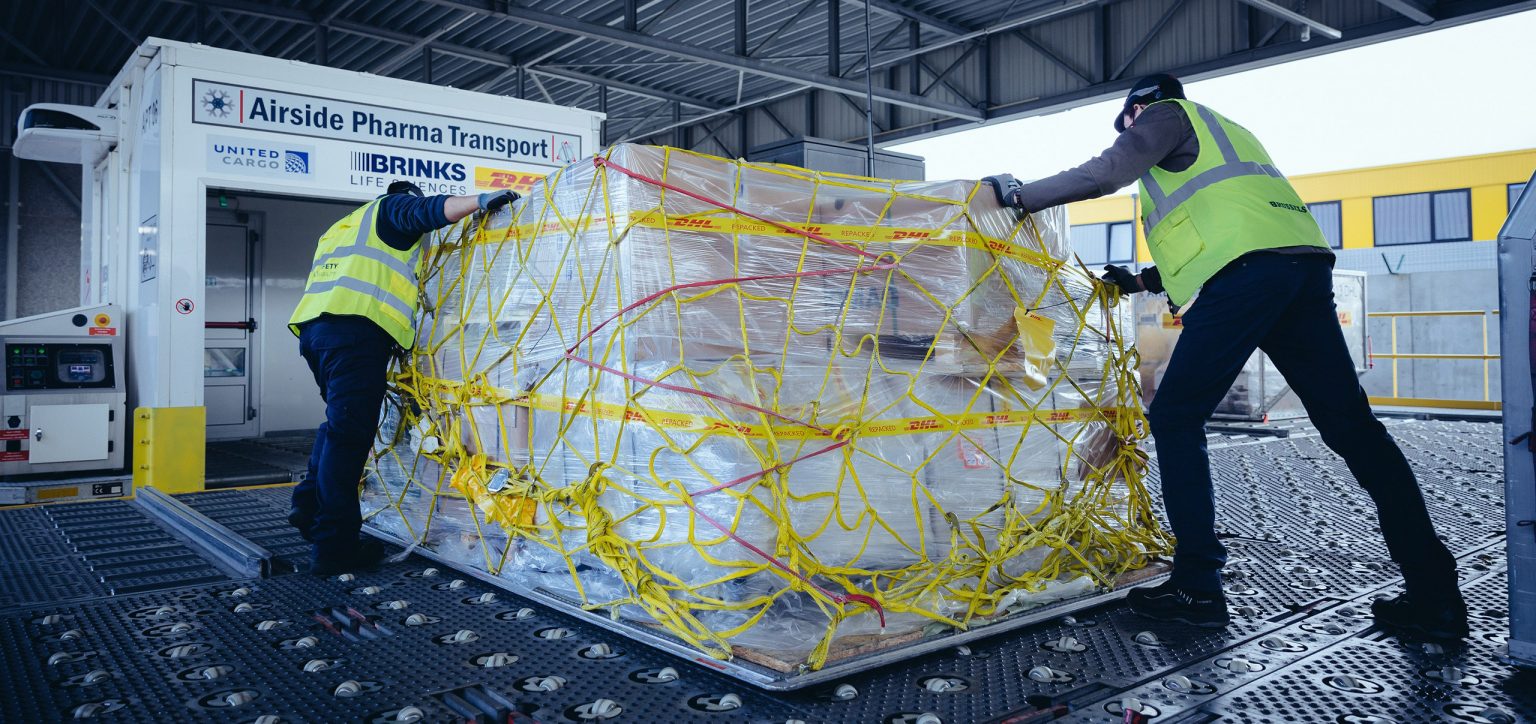 Smart Warehouse with Internet-of-Things Technology - DHL Freight ...