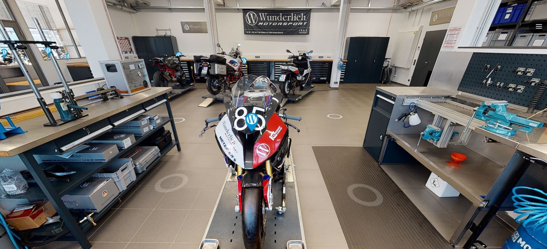 Virtual showroom for BMW motorbikes - DHL makes it possible