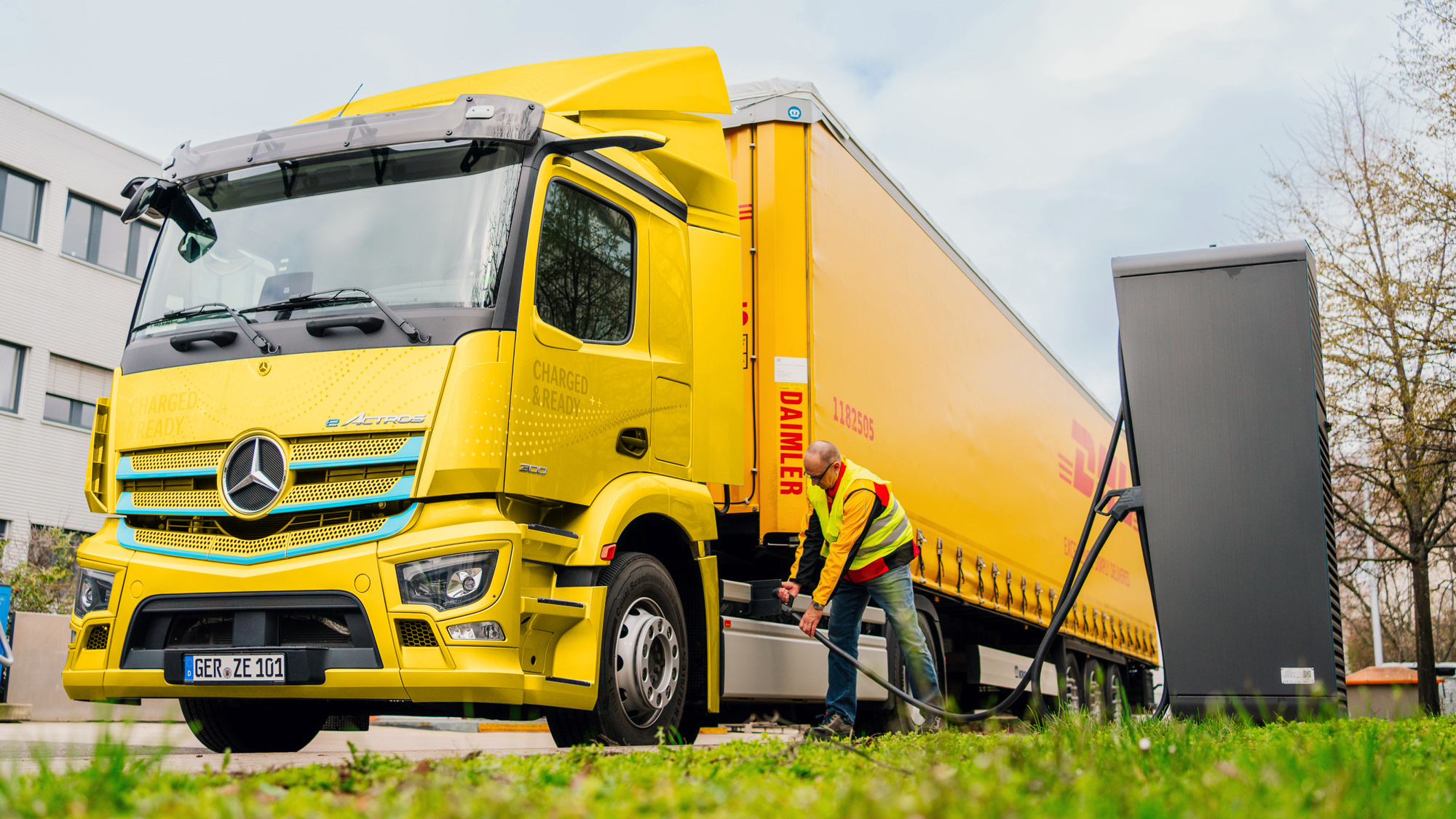 DHL Freight Tests Mercedes-Benz E-Truck | DHL Freight