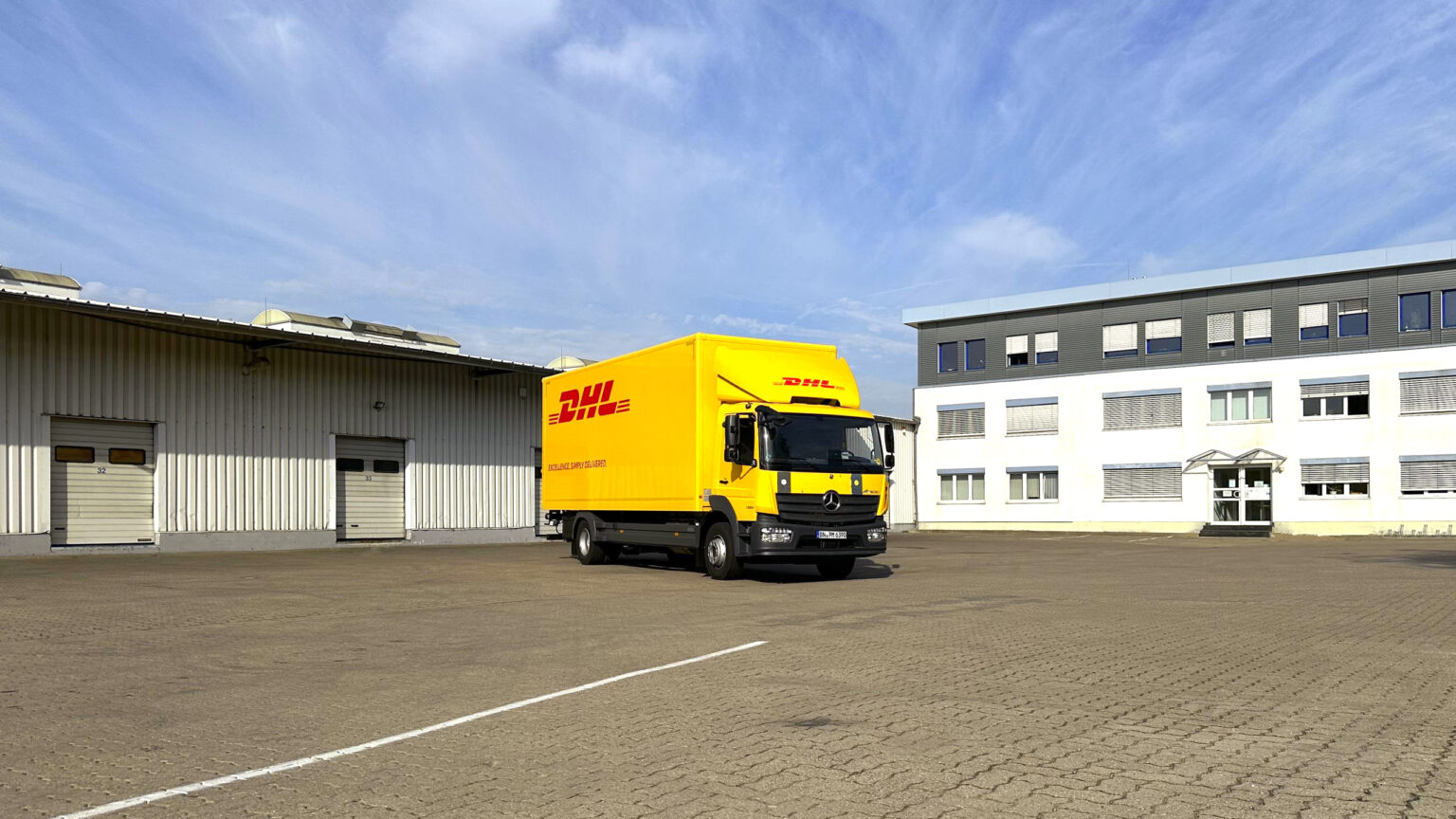 Logistics from China to Europe: Duration and Costs | DHL Freight