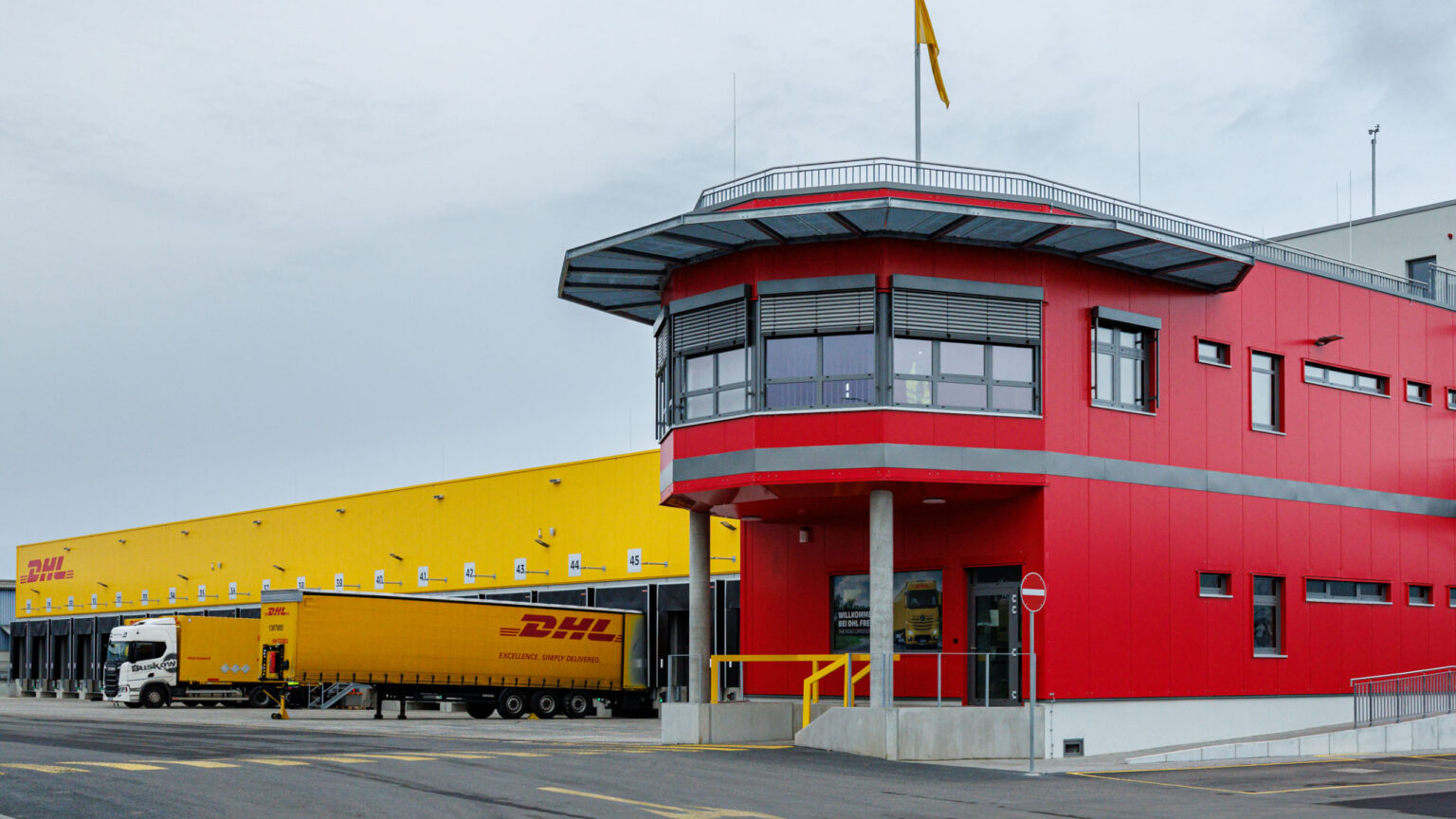 Reducing costs in logistics: tips for companies | DHL Freight