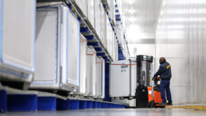 Was ist ein Kommissionierer? - DHL Freight Connections